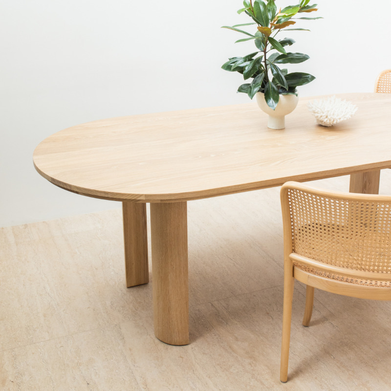 Zeus Oval Dining Table Zeus Oval Dining Table - BIN&LEO